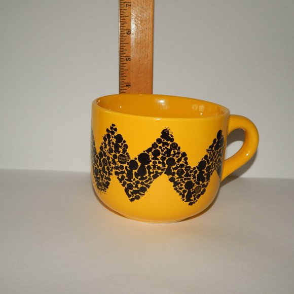 Peanuts Worldwide LLC | Kitchen | Charlie Brown Large Yellow Zig Zag ...